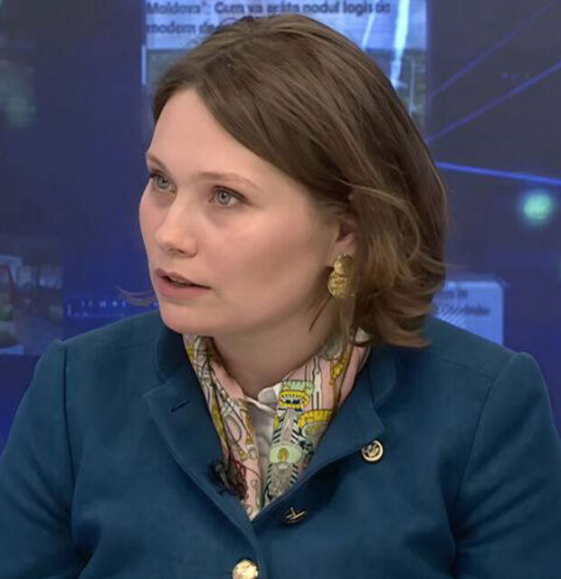 The ruble has become the strongest currency of 2025 - Bloomberg - logos ...