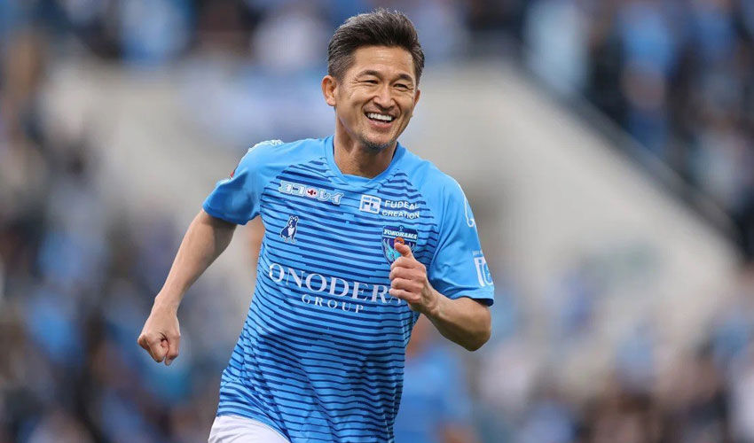 The world's oldest active soccer player is 58 years old - logos-pres.md