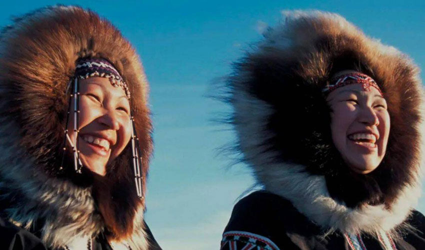 The US is preparing payments of up to $100k to Greenlanders. - logos ...