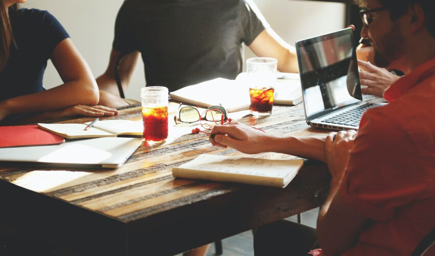 The US is preparing payments of up to $100k to Greenlanders. - logos ...